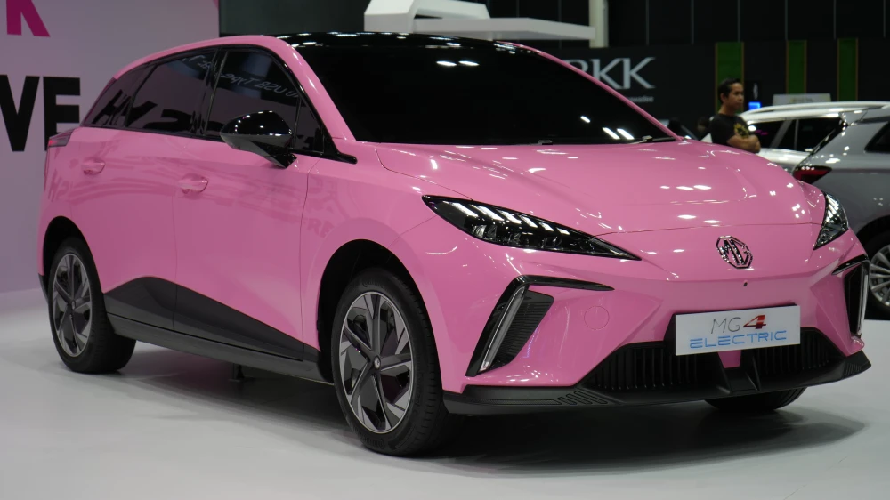 MG4 "Fresh Pink" สีพิเศษ 8 คันเท่านั้น โชว์ตัว BIG Motor Sales 2023 | Ridebuster.com