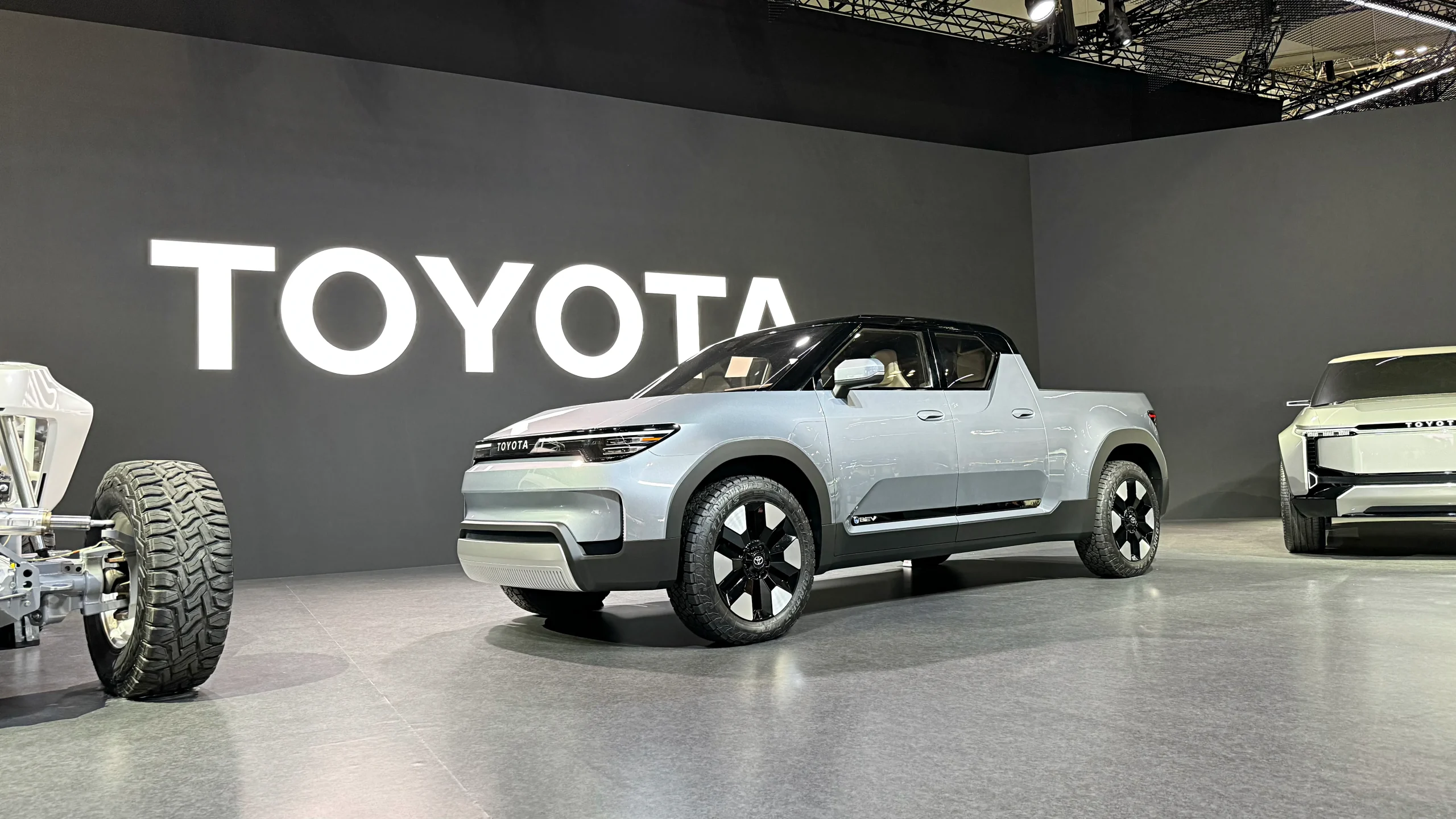 Toyota EPU Concept ชมคันจริง ว่าที่ กระบะเก๋ง จาก โตโยต้า | Ridebuster.com